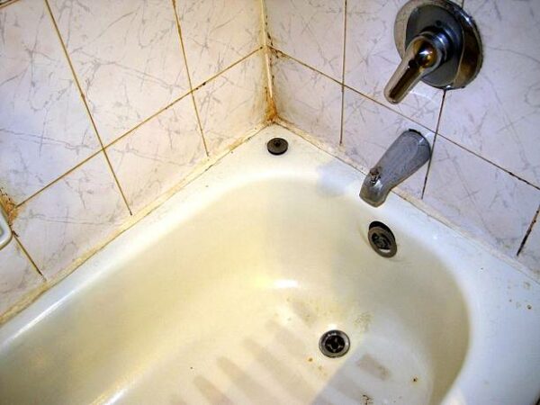 What Causes Rust Stains in Bathtubs and How to Remove Them - KJ Bath